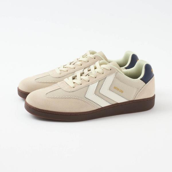 VM78 CPHは、クラシックなアーカイブスタイルを取り入れながらも、モダンなトレンドテイストを加えた一足です。デンマークで開催された1978年のワールドカップ最終ラウンド向けにhummelがデザインし、デンマーク代表が大会で4位に輝いた歴...