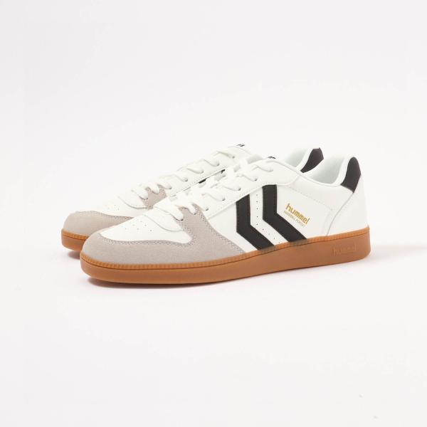 HANDBALL PERFEKT SPは、ハンドボールシューズからインスパイアされたスリムなデザインのコートスタイルスニーカーです。柔軟性と耐久性を兼ね備えたマイクロファイバーレザーのアッパーを採用しており、TPRアウトソールで軽量な履き心...