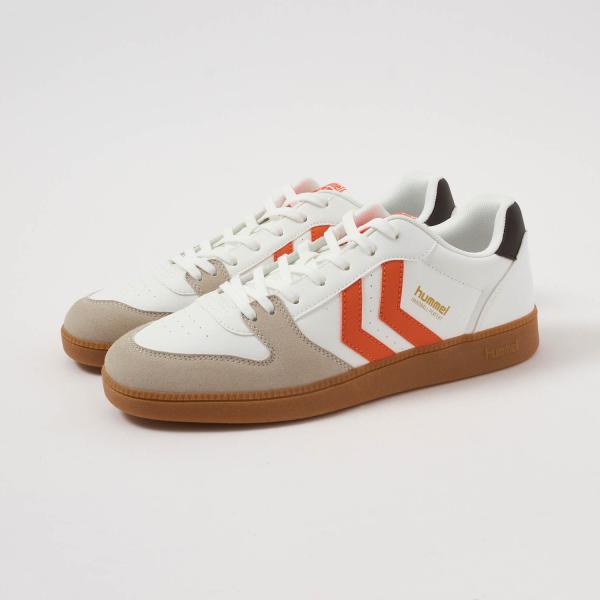 HANDBALL PERFEKT SPは、ハンドボールシューズからインスパイアされたスリムなデザインのコートスタイルスニーカーです。柔軟性と耐久性を兼ね備えたマイクロファイバーレザーのアッパーを採用し、TPRアウトソールで軽量な履き心地と優...