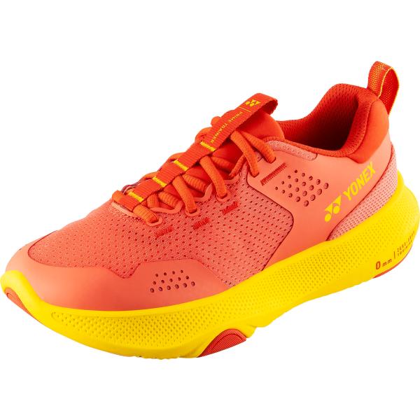 足裏感覚を養い理想的な姿勢へと導く「ポジションガイドポッド」搭載。「履くだけでフットワーク向上へ導くトレーニングシューズ」がコンセプト。普段から本製品を使用することで、ラケットスポーツ競技者にとって重要な「パワーポジション」を意識させること...