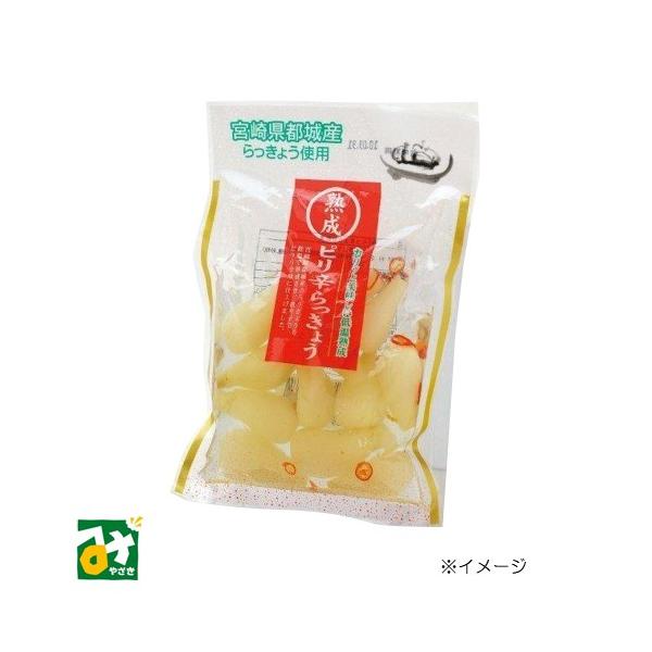 宮崎県都城産のらっきょうを使用し、低温低塩法による自社秘伝の製法で熟成させました。らっきょうは普通常温で熟成させますが、この製品は冷蔵熟成のため、通常のものと比べらっきょう本来の風味がより多く残っています。シャキシャキとした歯切れの良さも自...