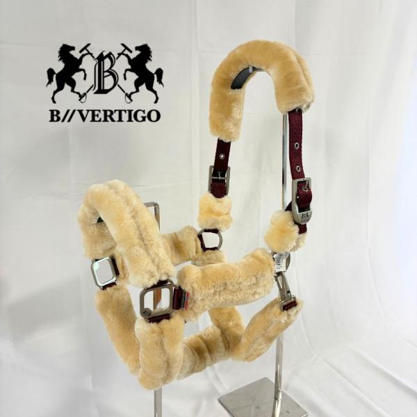 【発売日：2026年04月06日】※在庫限りの商品です。B VertigoAlaska Halter with Faux Furカラー：バーガンディサイズ：フルB Vertigo（ヴェルティーゴ、ヴェルティゴ）Horzeの上級ブランドです。...