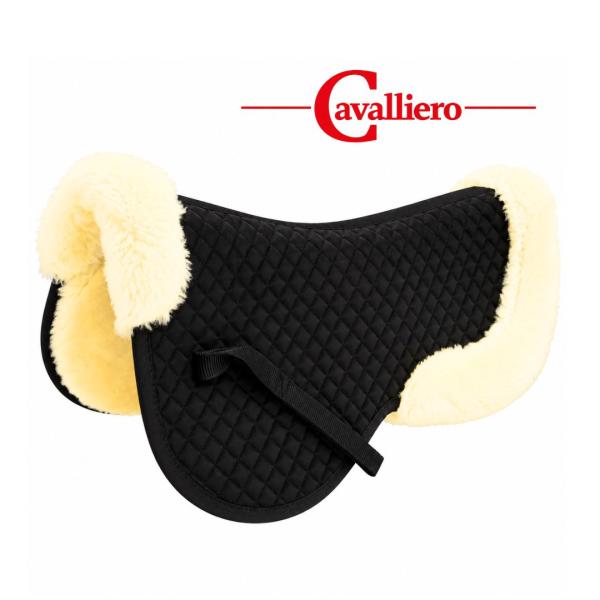 【発売日：2026年09月25日】Covalliero Correction Saddle Pad Faux Furサイズ：フル（ワンサイズ）カラー：ブラック☆極上のクッション性　前後に柔らかいフェイクファーをあしらい、　馬の背中を摩擦や衝...