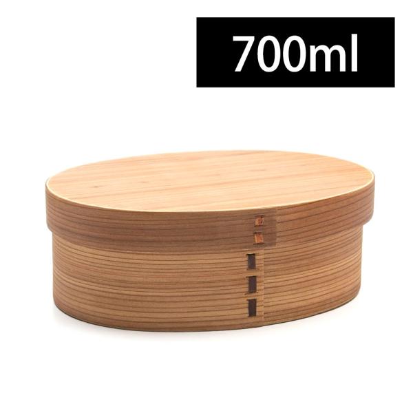 見て懐かしく、でも、今の時代にはモダンに映る「わっぱ弁当箱」手に取ると、軽くて木の温もりを感じるやさしい気持ちに。白木よりも濃い色合いの赤身材を使用した曲げわっぱのお弁当箱です。赤身材とは、木材の芯材部分で、優れ腐りにくく耐久性に優れ、丈夫...