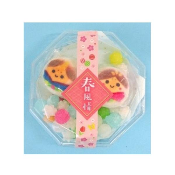 希望小売価格：450円（税別）カラフルなボンボンにおひなさまをプリントした和風マシュマロを乗せました。お雛様の飾りや手土産にも人気の商品です。供物・季節商品・お彼岸・お供え菓子・京菓子・イベント・催事などに最適です。イベント・催事などの景品...