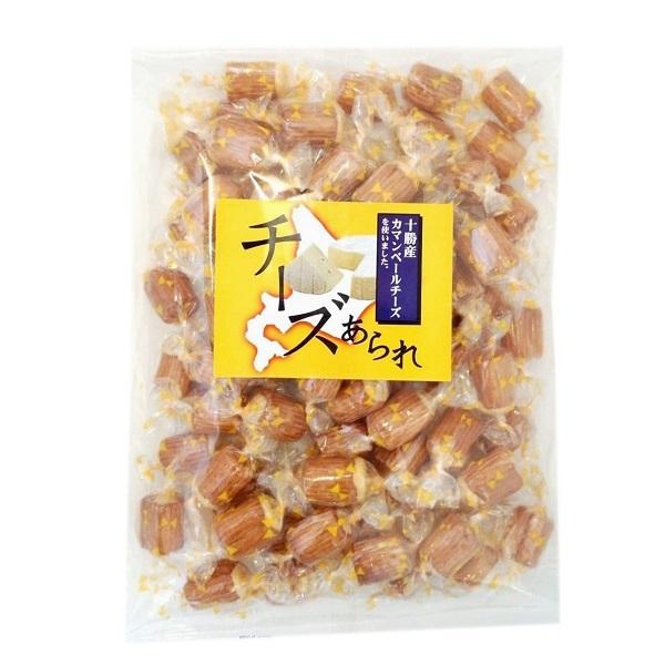 希望小売価格:1,20円（税別）×1袋甘辛く焼き上げたリング状のあられに十勝産カマンベールチーズを使用したチーズクリームを充填した食べやすい一口サイズです。濃厚なチーズクリームを香ばしく焼き上げたあられにたっぷりと詰めました。ビールやお酒に...