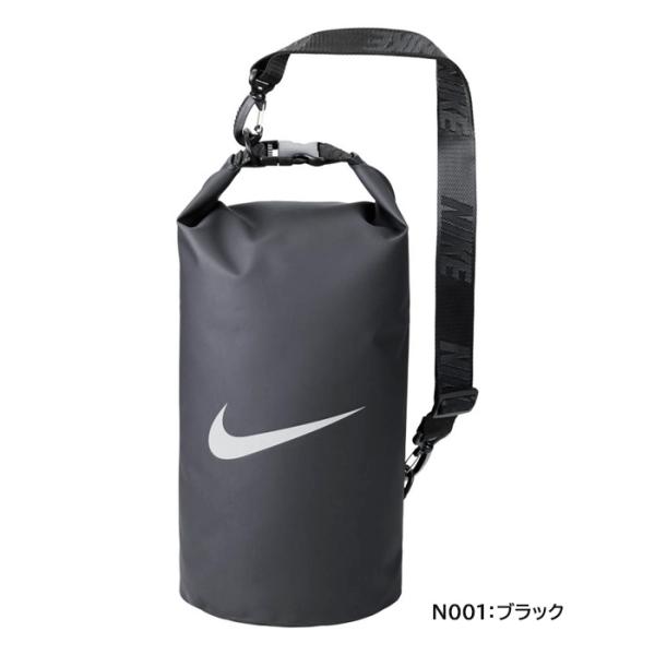 ナイキ ドライバッグ■カラーN001：ブラック■素材本体：熱可塑性ポリウレタンストラップ・バインダー：ポリエステル100％■仕様メイン開閉／バックル■サイズ全容量：約10L◇中国製防水性に優れたTPU素材のドライバッグ。濡れた水着やタオル、...