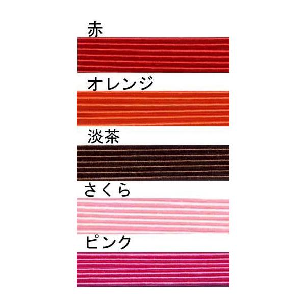 絹水引は、ベースの水引に人造絹糸(レーヨン等)を巻いた水引です。つや消しタイプで細工しやすく、細かな結び・細工に適しています。