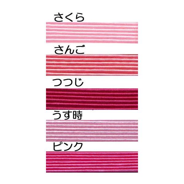 絹水引は、ベースの水引に人造絹糸(レーヨン等)を巻いた水引です。つや消しタイプで細工しやすく、細かな結び・細工に適しています。ちり棒は水引に老いの波（らせん状のクセ）をつける道具です。 柄の部分全てに滑り止めを付けているのは当店のオリジナルです。