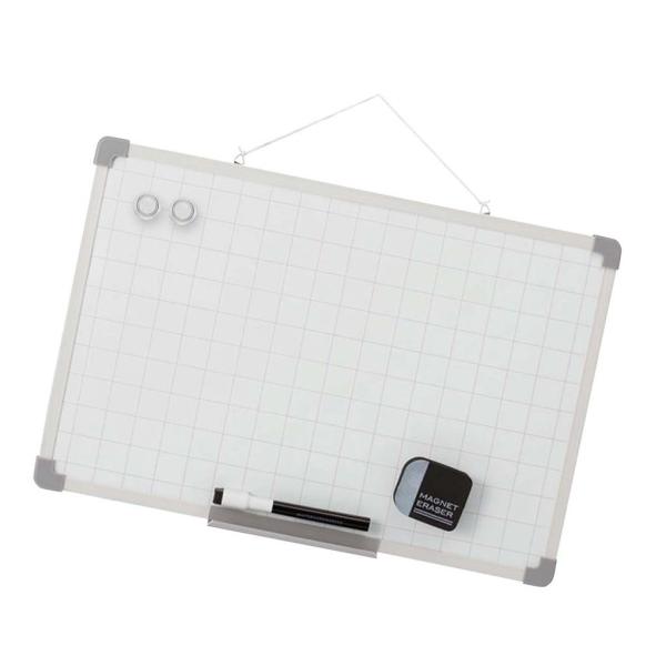 M VWB058外寸：300×10×H450mm材質：鉄板・PVC付属品：ボードマーカー黒、イレーサー、トレー、吊り下げひも、取付金具、マグネット2個●25×25の暗線（方眼）付●裏面マグネットだから黒板やホワイトボードにもしっかりつくマー...