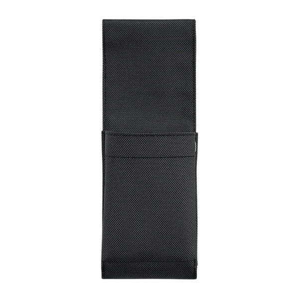 外寸：95×255mm本体材質：ナイロン（裏PVCコーティング）ハトメ材質：アルミ●制服のベルト・エプロンに直接取り付けられます。●マジックテープで簡単着脱（4.5cm幅までのベルト・紐に対応）