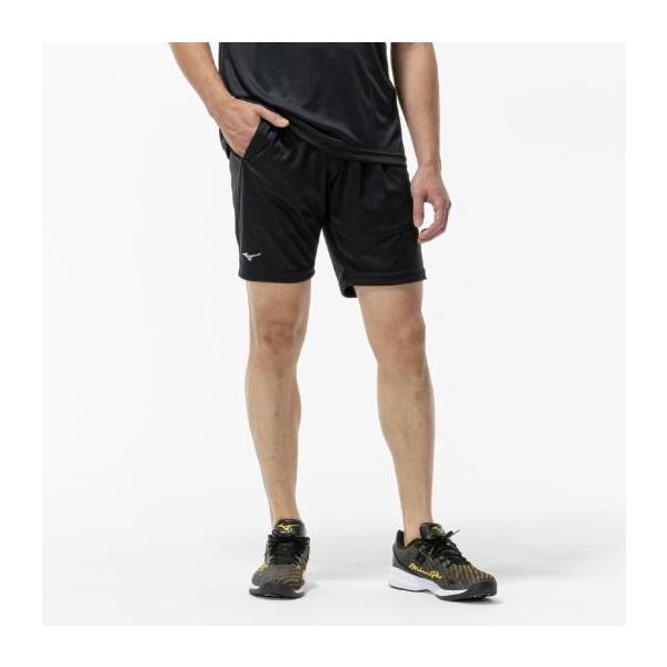 流行りの膝上丈ハーフパンツ。