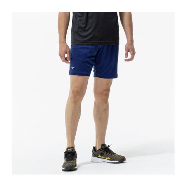 流行りの膝上丈ハーフパンツ。