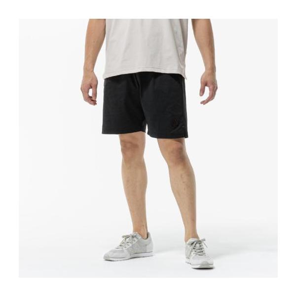 コットンライクで柔らかな着心地。ボールの縫い目をモチーフにしたステッチを施したハーフパンツ。