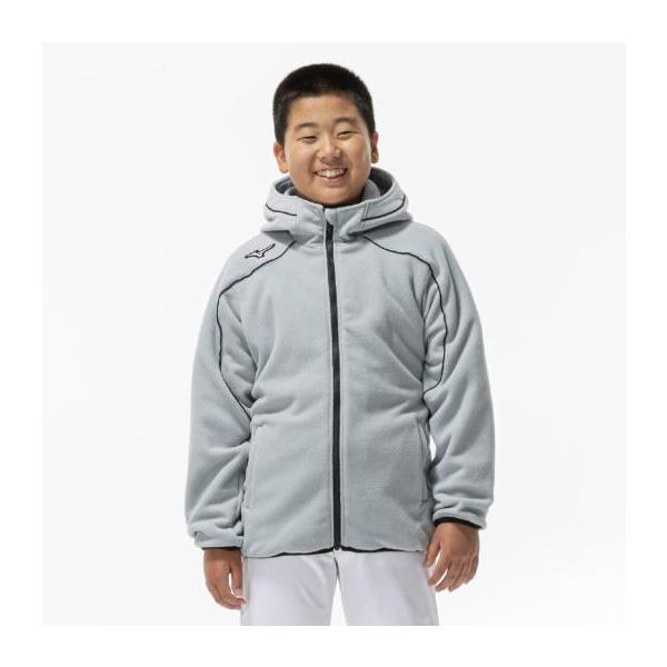 厚手素材採用のジュニアフリースフーディ。冬の練習の味方に。