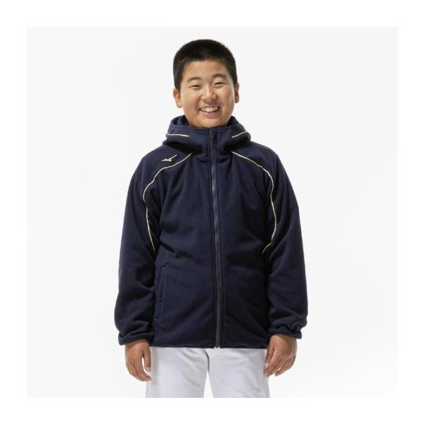 厚手素材採用のジュニアフリースフーディ。冬の練習の味方に。