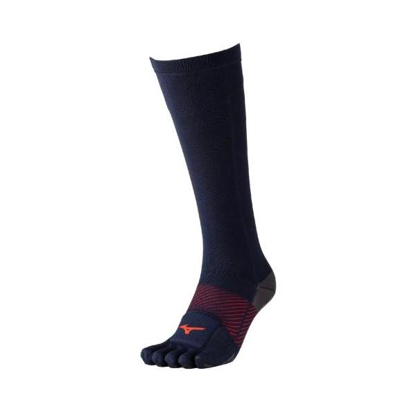 シューズとのフィット感を高めて踏ん張る力を軽減。球速が落ちにくいベースボールソックス。