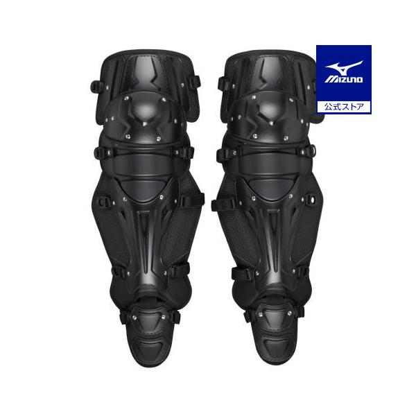 新硬式レガーズ。SAKEBIシリーズで新登場。約5年ぶりにフルリニューアルしたミズノプロ捕手用プロテクター＆レガーズ。基本コンセプトであるZoningデザイン（適材適所の材料配置）がプレーヤーの思い描くプレーを妨げず、動きやすさを追求。フィ...