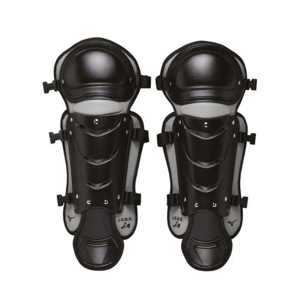 装い新たに。小学生軟式用／ソフトボール用レガーズ。キャッチャー防具のエントリーモデル、デザインをアップデート。SとSSサイズの展開で幅広い小学生プレーヤーに。