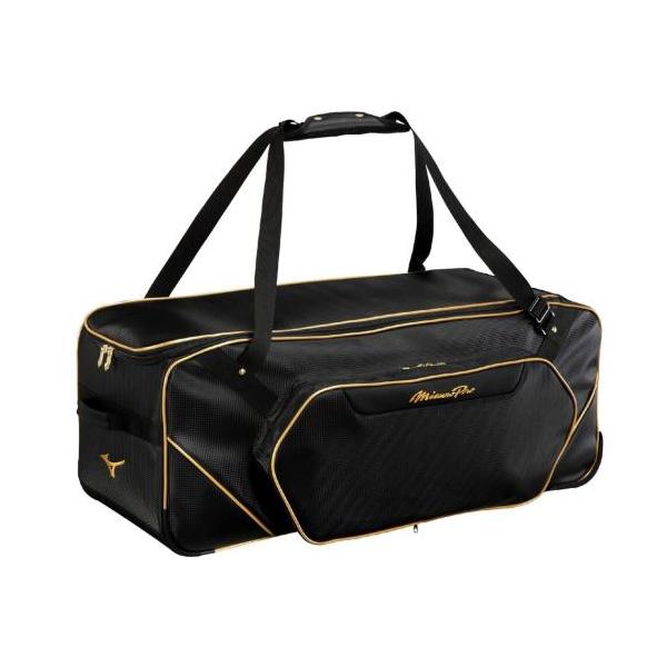 開口部が大きく、荷物の出し入れがしやすい大容量用具ケース。裏地に環境に優しい原着素材採用。