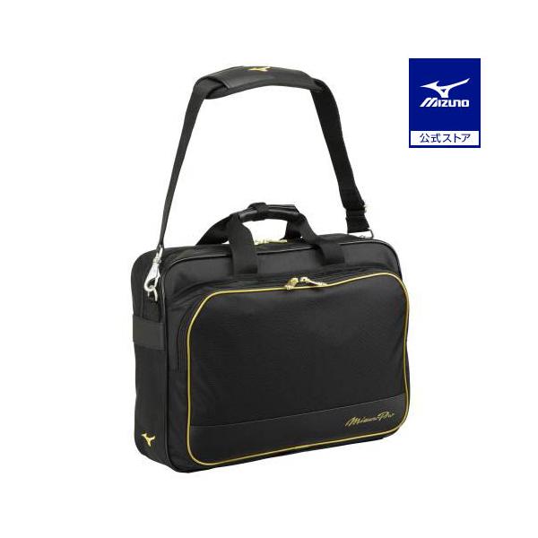 充実した小物収納、A4サイズの資料を分けて収納可能な仕切り付きのスタッフ向けバッグ。