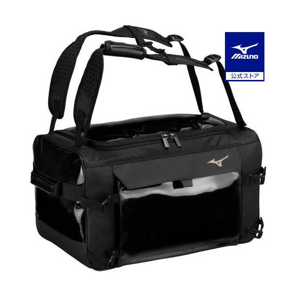 4色展開の背負えるセカンドバッグ。汚れをふき取りやすいエナメル素材。