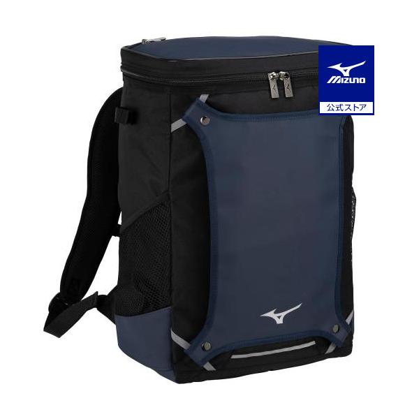 子供から大人まで幅広い世代へ。サイドにバット収納があるジュニア用バックパック。30Lと容量も大きく、大人でも使用可能なサイズ。