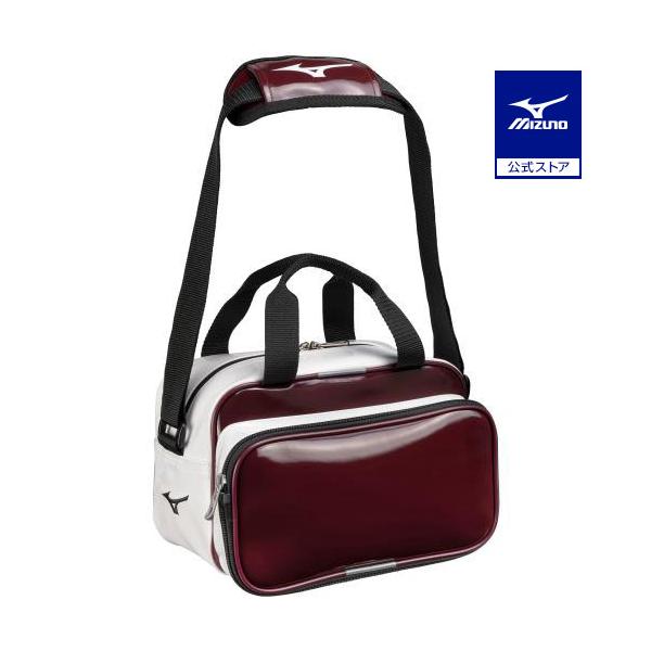 応援やちょっとした移動シーンに。小物等をコンパクトに持ち運べるエナメル素材のミニバッグ。