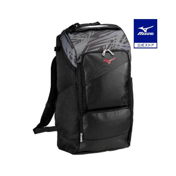 これ一つでグラウンドへ。野球用具一式の収納が可能なバックパック。正面下部には真夏に必須の保冷機能搭載。