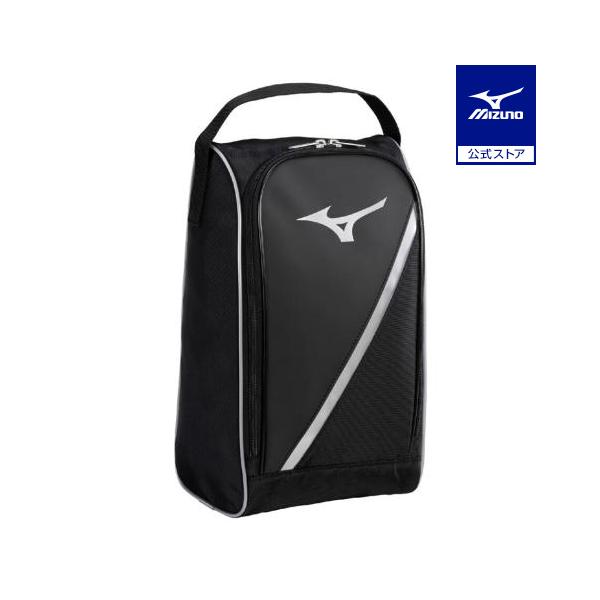 大きな開口部でシューズを入れやすい設計