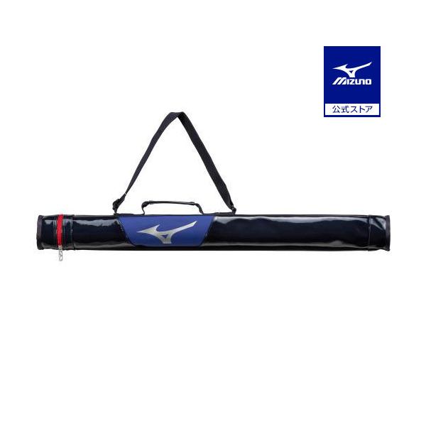 エナメル素材の本体に合成皮革のRBマークでメリハリの効いたデザイン。