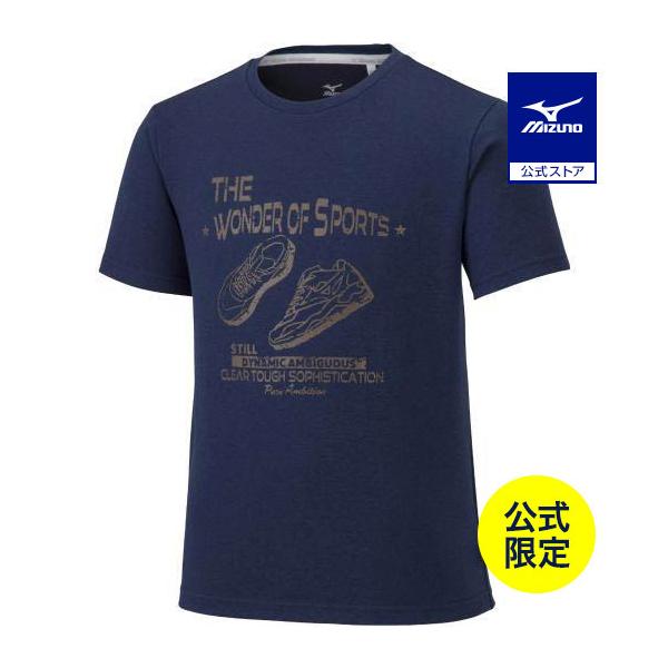 【ミズノ直営店＆公式オンラインショップ限定モデル】普段着使いとしての着用におすすめ。プリント柄が特徴的な表に綿素材を使用したTシャツ。消臭機能あります。
