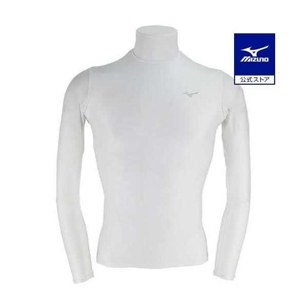 吸汗速乾素材ドライアクセル使用の長袖インナー。