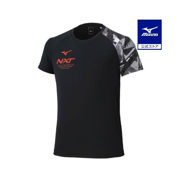 大会記念N-XT Tシャツ。N-XTロゴを胸に施したデザイン。左袖には昇華プリントでグラフィックを表現。