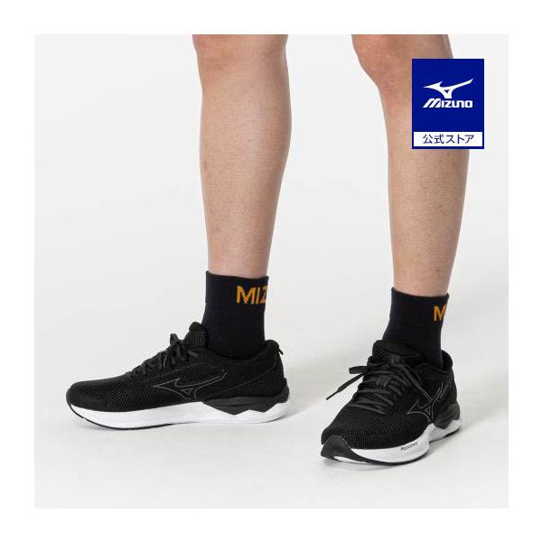 ニオイの元！抗菌防臭で嫌なニオイを抑えます。抗菌加工糸をベース糸に使用し、ニオイのお悩みを解決します。適度なクッション性とフィット性でシューズとの干渉を緩和し、快適にスポーツができるソックスです。