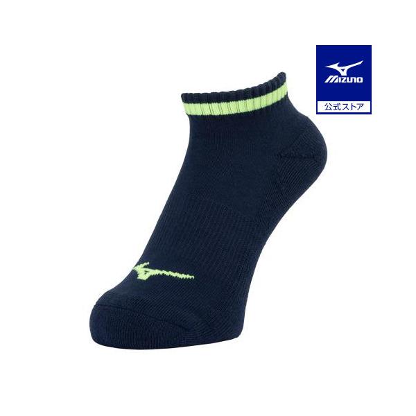 ベーシックな機能でシンプルデザインのアンクル丈ソックス。適度なフィット性でシューズとの干渉を緩和します。足底パイル設計で適度なクッション性を有し、地面からの衝撃を緩和します。シンプルなデザインなので、スポーツや普段にも使いまわししやすいソッ...