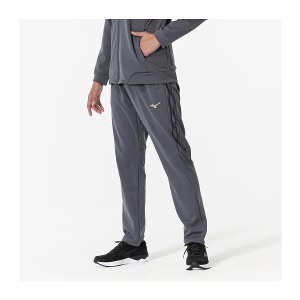 ウォームアップ素材+汗で蒸れやすい箇所にドライエアロフロー素材を配置。運動時の衣服内快適性をキープ！