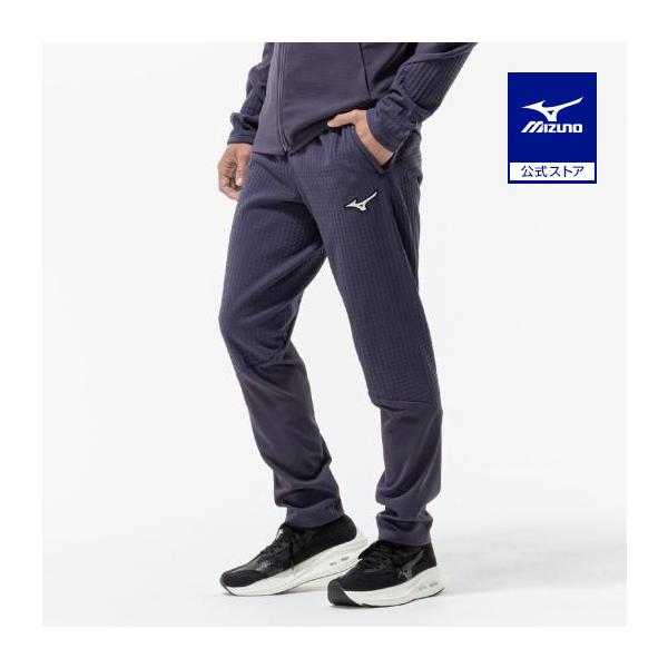 防風性×ストレッチ性を兼ね備えたテックシールドに、凹凸組織と裏起毛の組合せが特徴的なダイナモーションforトレーニングパンツ。