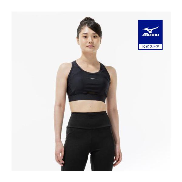 バストまわりの衣服圧に着目し、バストをしっかりと体に密着させるように圧力がかかる設計のハイサポートタイプのスポーツブラ。吸汗速乾性に優れたカップを採用し、汗をかいて蒸れやすい胸下はメッシュ仕様。