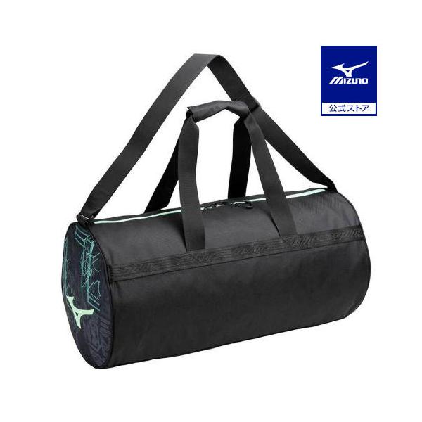 便利な3WAYバッグ、大容量の丸型ボストンベーシックカラーにシーズングラフィック新登場手持ち、背負い、肩掛けの3通りで使用可能※カラー93：プリント生地がランダムに裁断されるため、製品によってデザインが異なります。