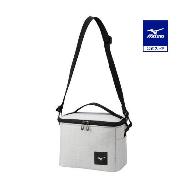 缶であれば6本、ペットボトルなら4本が入る保冷バッグ。 ゴルフバッグ