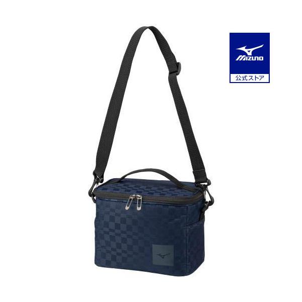 缶であれば6本、ペットボトルなら4本が入る保冷バッグ。 ゴルフバッグ