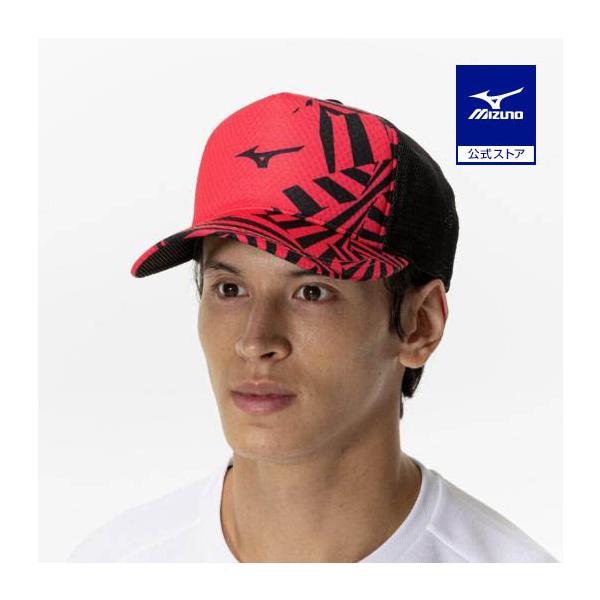 ゲームシャツとデザインを連動させたキャップ。