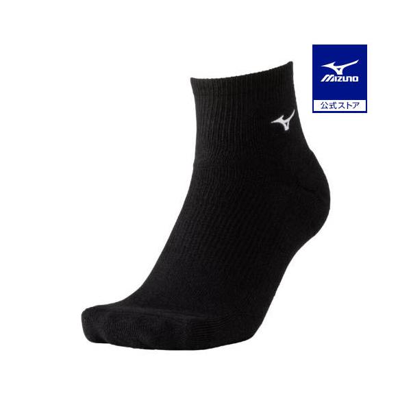 ワンポイントロゴが入ったショートソックス。