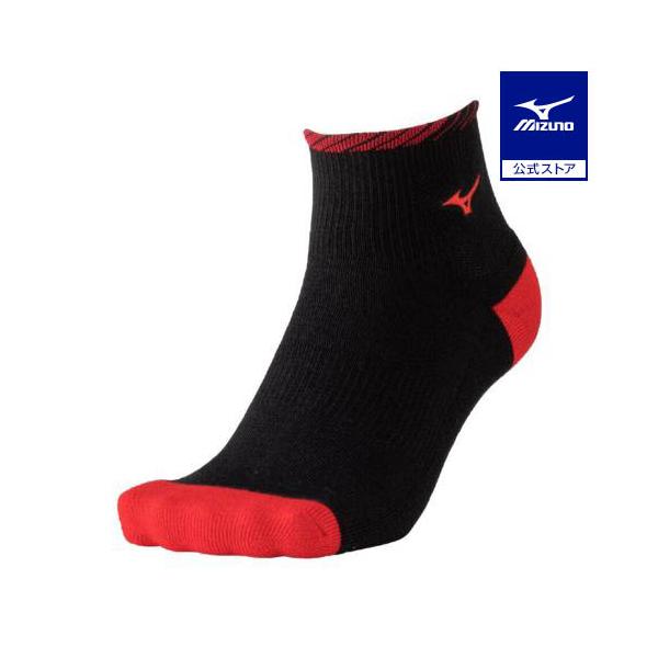 ワンポイントロゴが入ったショートソックス。