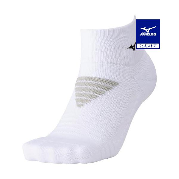 クッション性・サポート力・履き心地とバランスのとれた一足でラケットスポーツの動きをサポート。