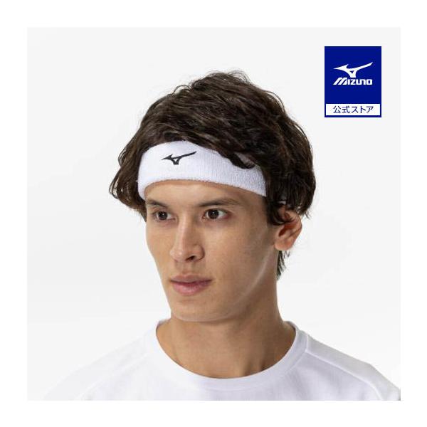 テニス以外でも様々なシーンで活躍するシンプルなデザインのヘッドバンド。