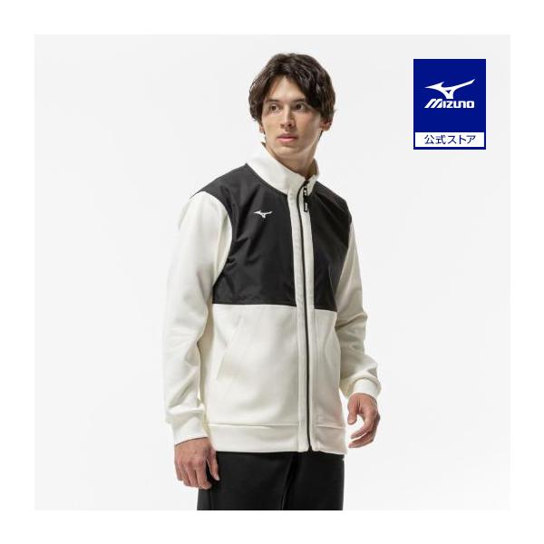 フードを無くし、首回りをスッキリとした印象に。