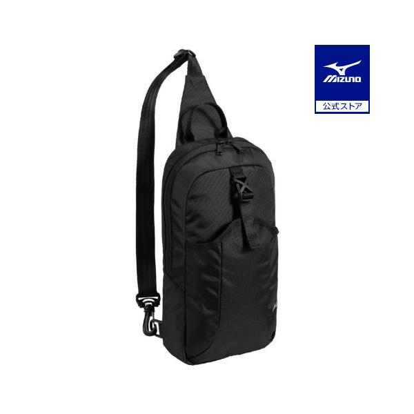 シンプルデザインのボディバッグ。