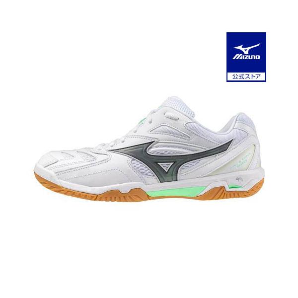 【カラー71：ホワイト×ミントのみ限定カラー】まさに素足感覚。足馴染みの良い天然皮革採用のミズノバドミントンのフラッグシップモデル。コートを捕らえる力。強い一歩に変えるグリップ性や安定性のファングシリーズ。 バドミントンシューズ